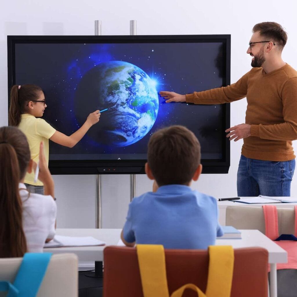 Smart classrooms are the way ahead - Vidhyanjali Academy School